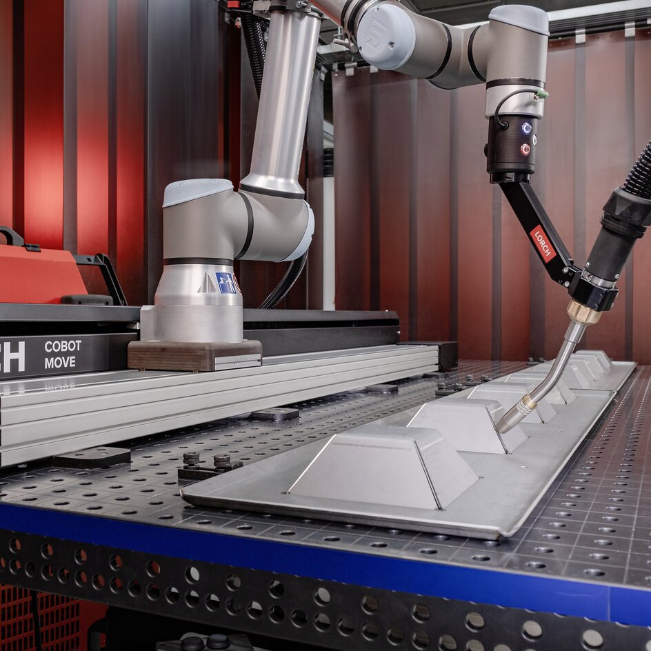 Lorch linear axis: more workspace and maximum freedom in cobot welding.